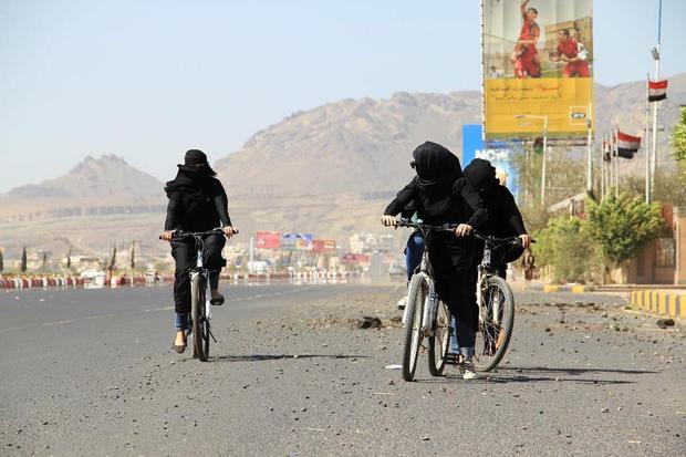 In fuel-starved Yemen, women turn to bikes – Hard Knox Bikes